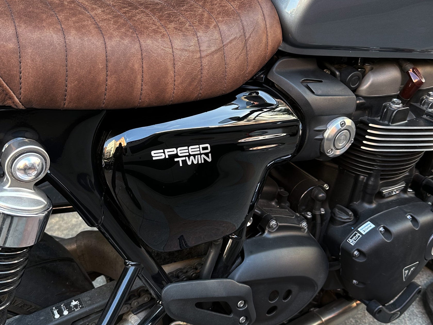 Triumph Speed Twin 1200 Side Covers Slim – Bunker Custom Cycles
