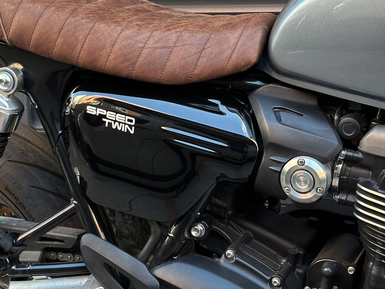 Triumph Speed Twin 1200 Side Covers Slim – Bunker Custom Cycles