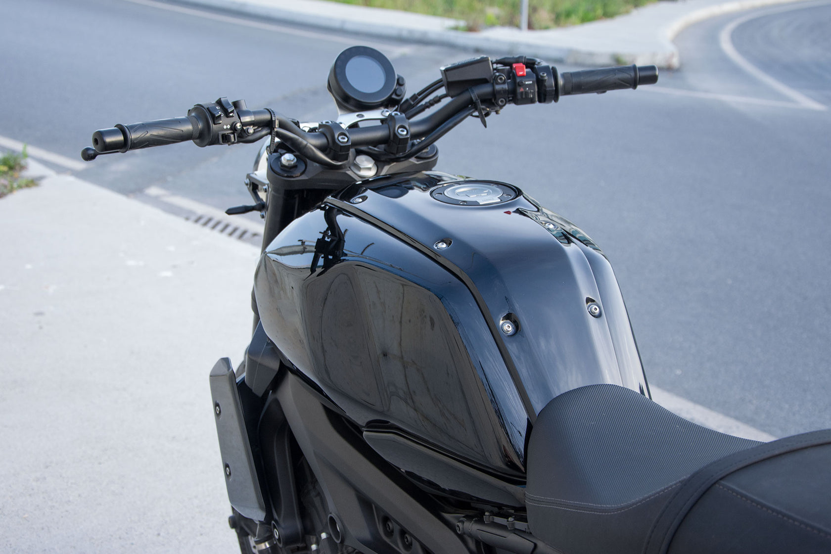 Yamaha XSR900 Chimera Fuel Tank Cover Fiberglass – Bunker Custom Cycles